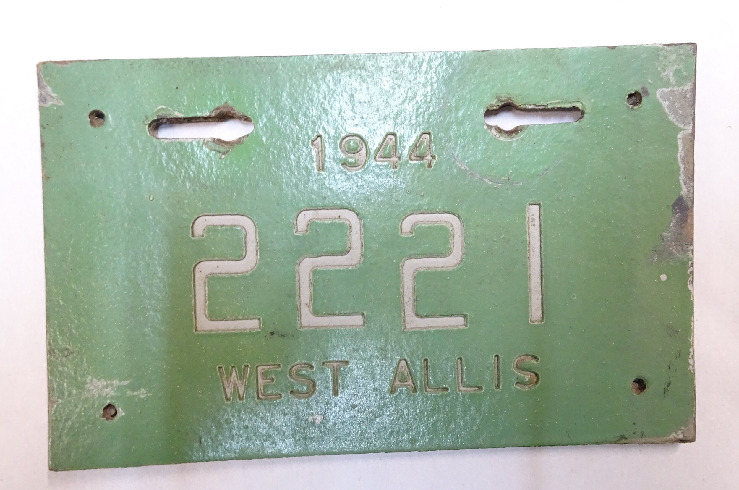 Withdrawn - 1944 Milwaukee WI license plate | Archive (sold or ...