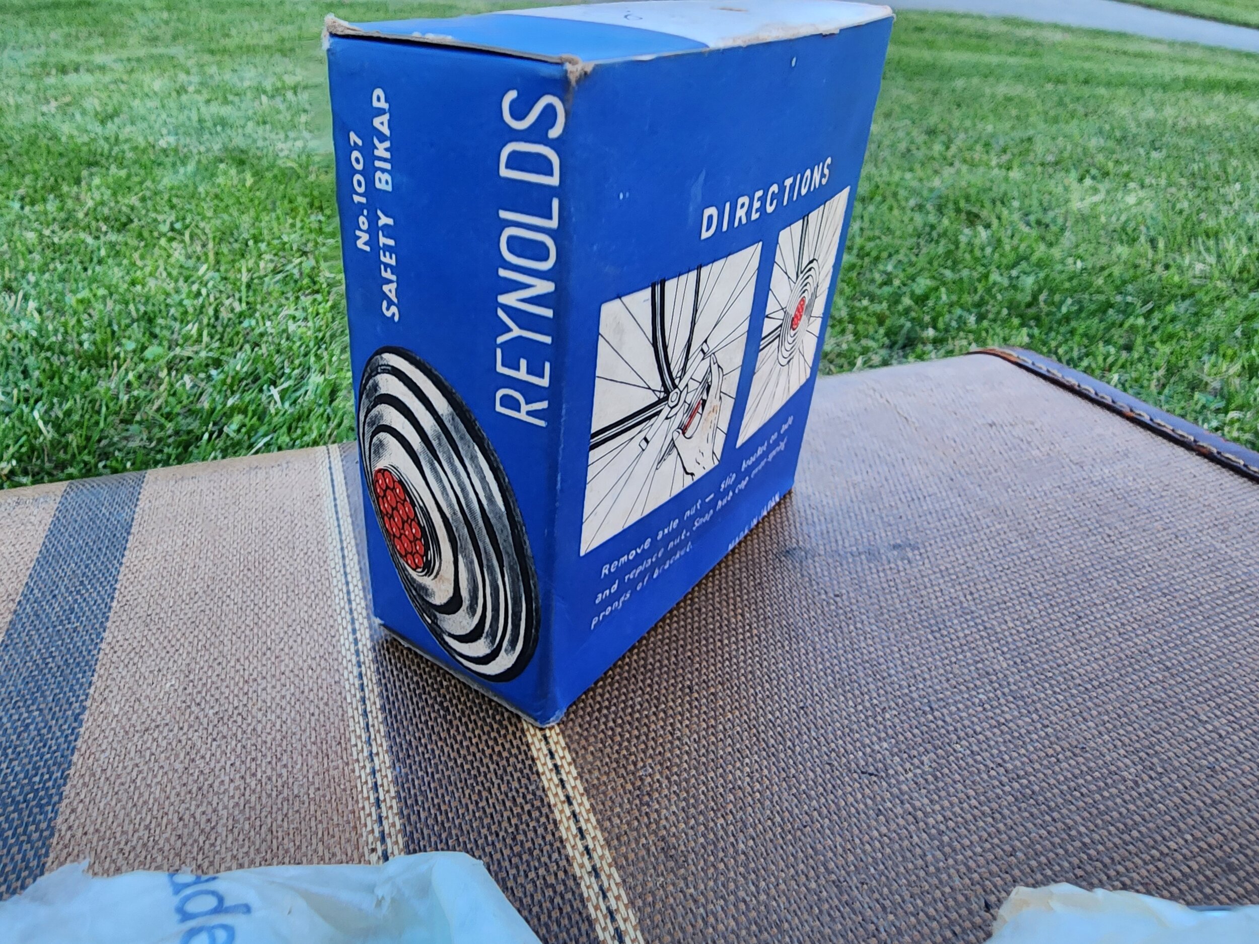 Withdrawn - NOS original Reynolds jeweled hub caps, 2 in box w/ clips ...