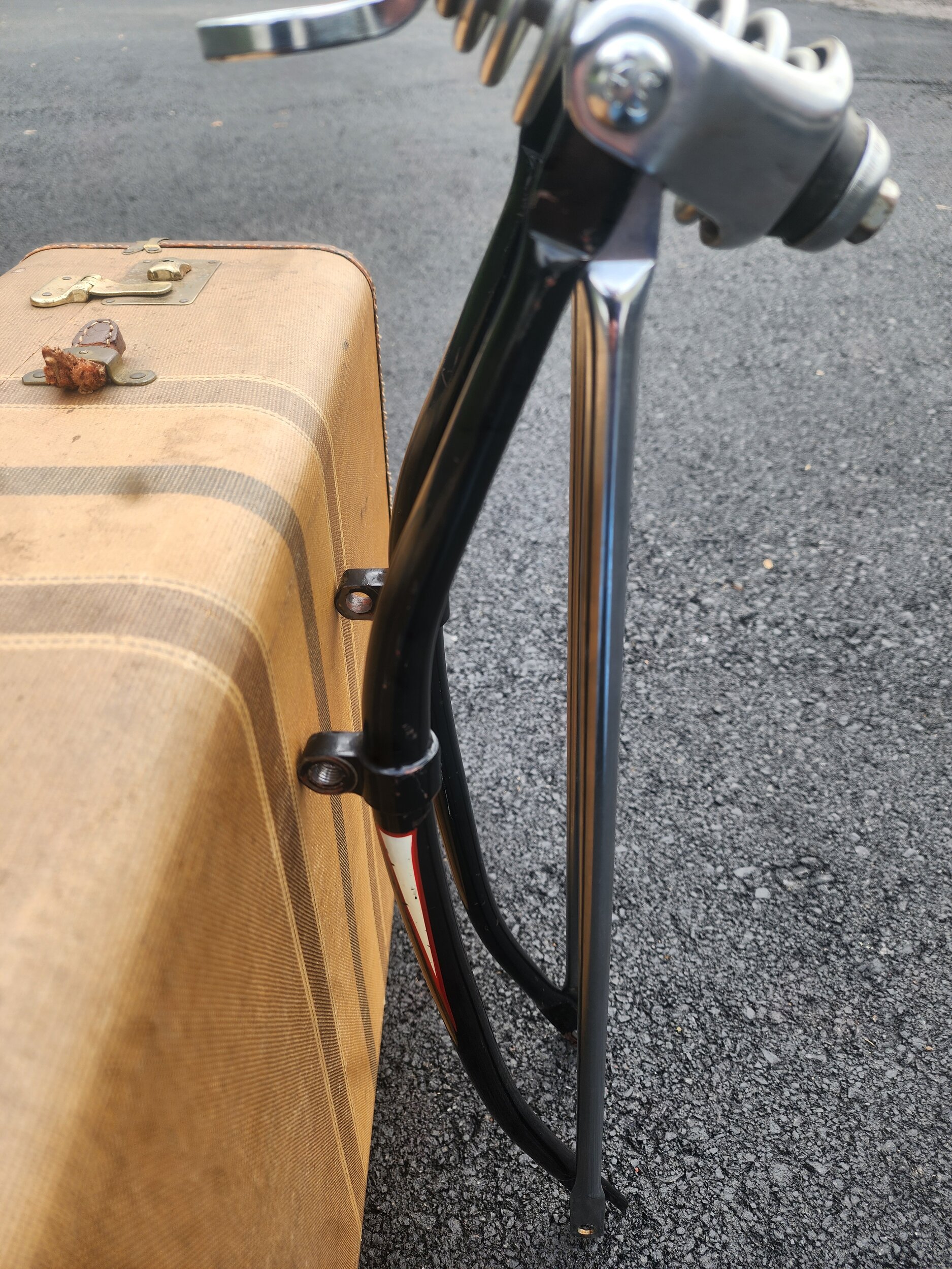 Can't tell if this springer fork is prewar or post | WHAT IS THIS THING ...