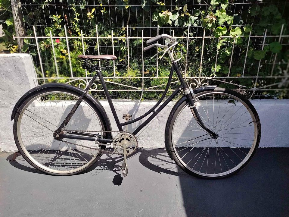 I am looking for information for this Armstrong bicycle. | WHAT IS THIS ...