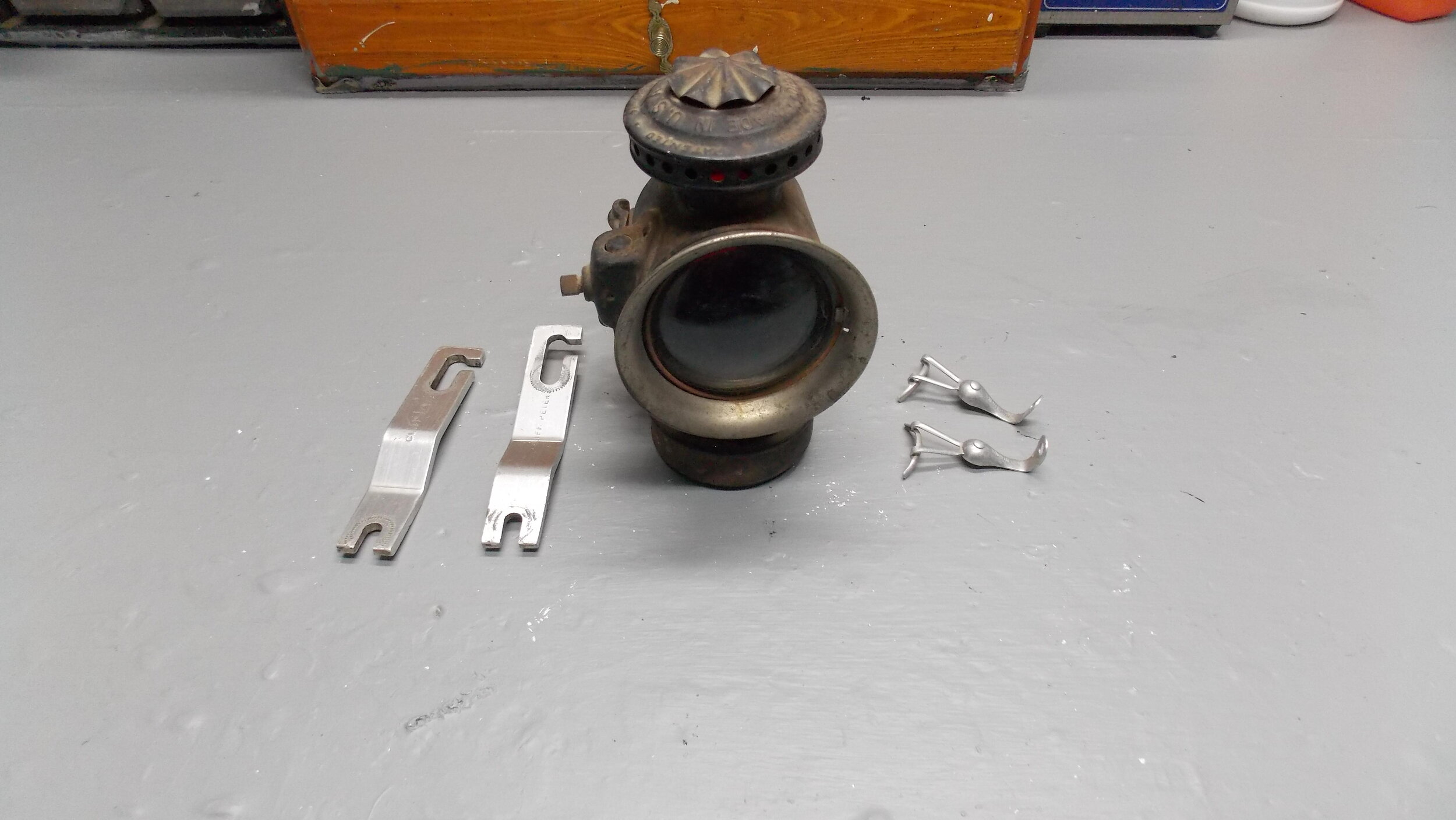 Withdrawn - Eureka Oil Lamp, French Flint Catchers, Wheel Carriers ...