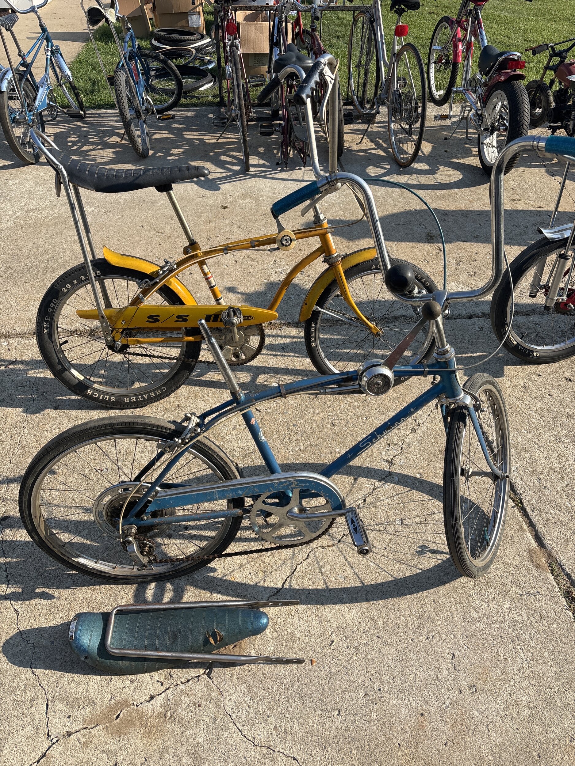 At an auction today, a few muscle bikes | Schwinn Stingrays and Other ...