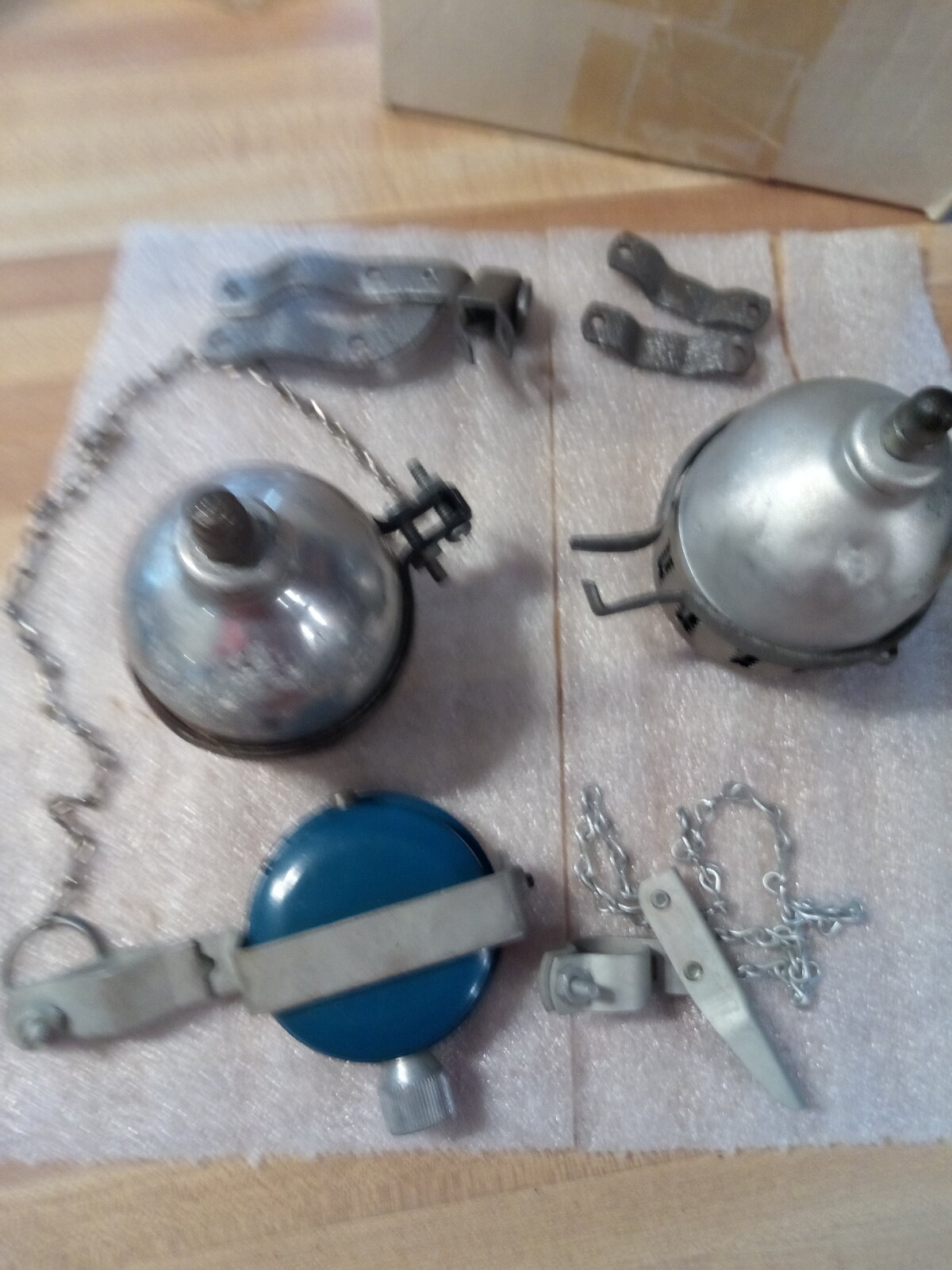 Sold - 2 Person's heart design sirens one bracket as is and 1 blix fork ...