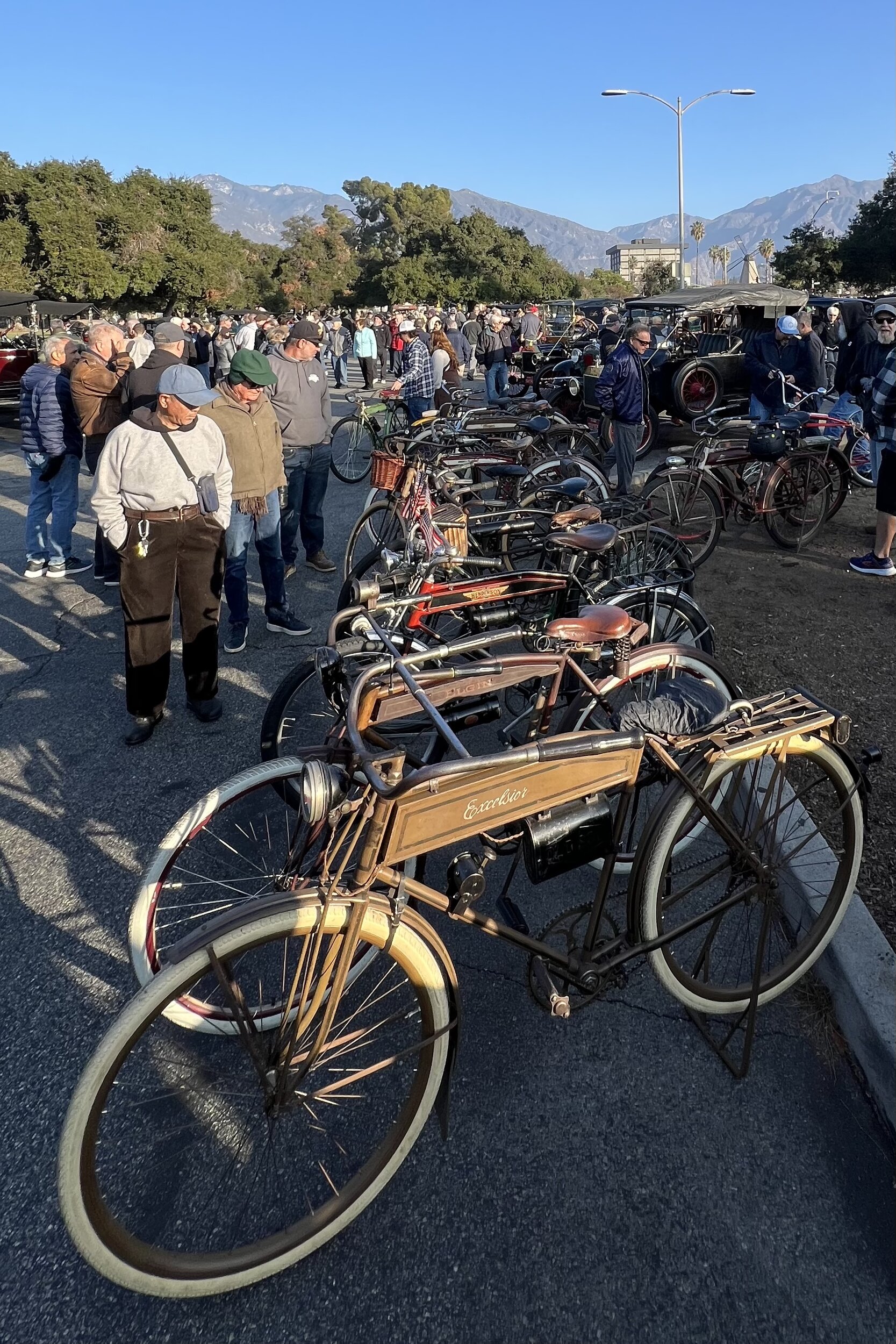 American Motorbike/Antique bicycle ride to the Holiday Motor Excursion ...