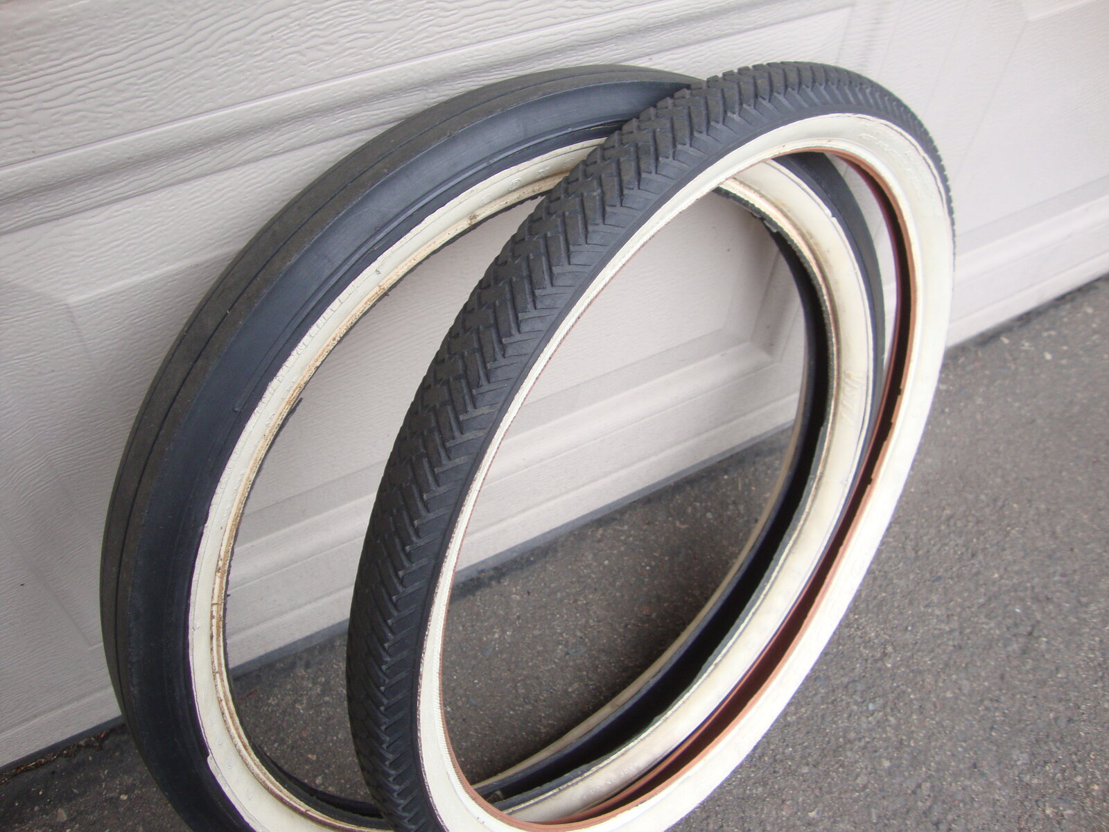 Schwinn Sting-Ray whitewall tire set | Deal Or No Deal | The Classic ...