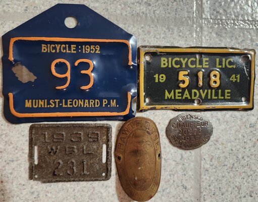 Sold - DOND Nice collection of 10 vintage bicycle license plates plus ...